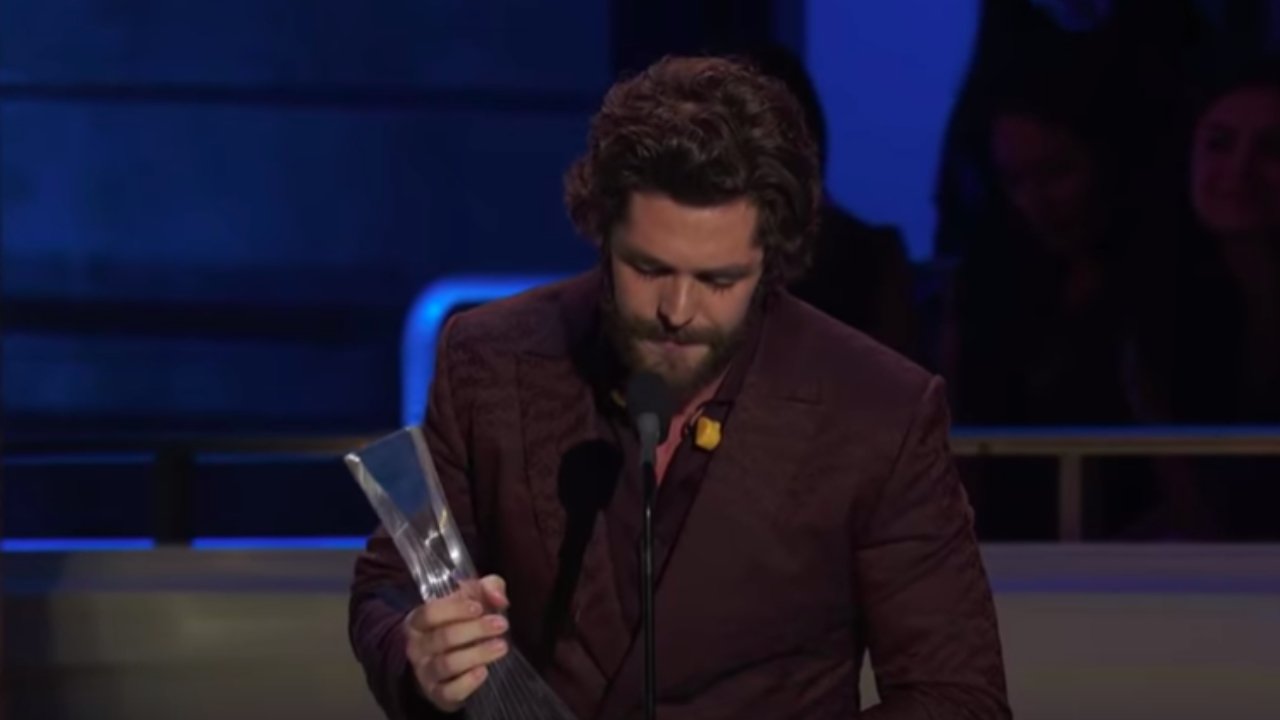 Country Singer Thomas Rhett Prays for The Loss of Fellow Country Star ...