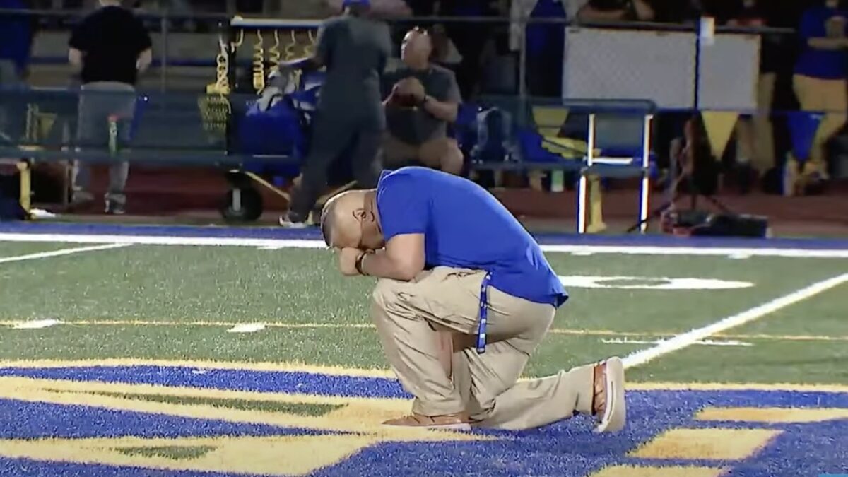 Joe Kennedy Prays On Field After Supreme Court Win: 'Thank You'