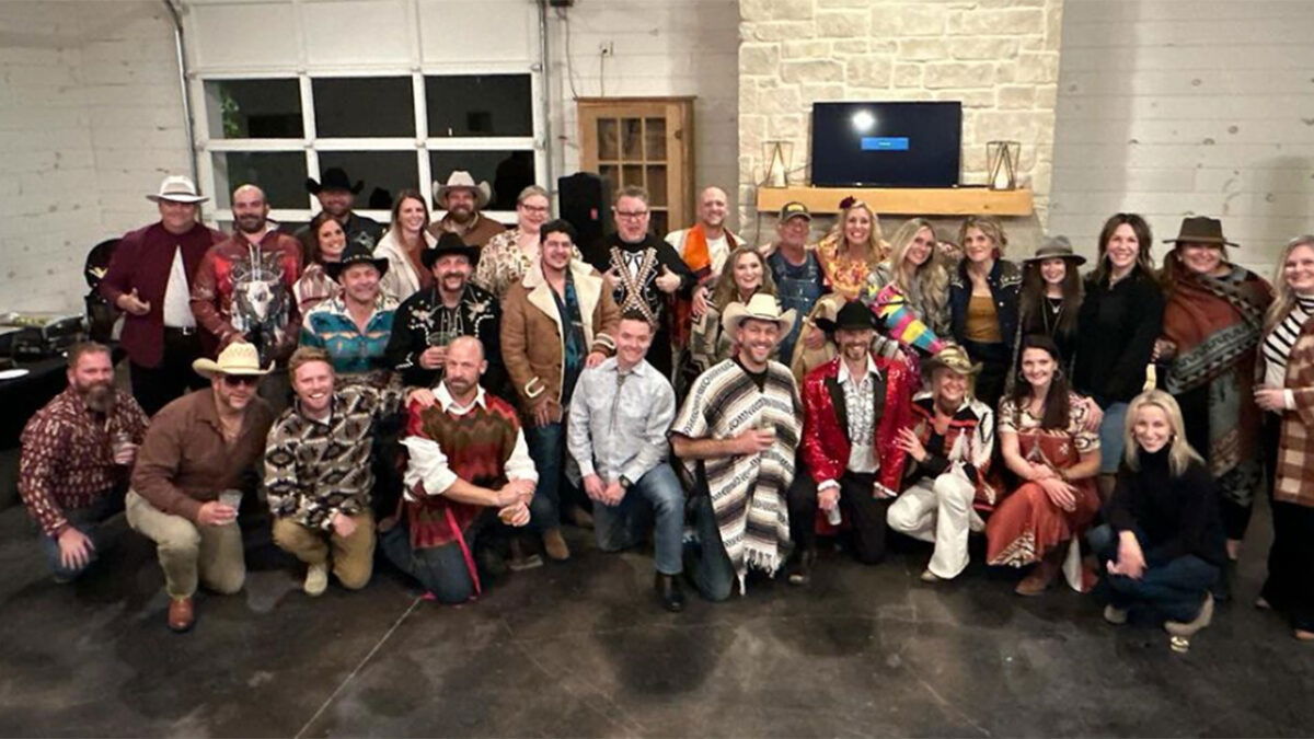 Jenny Marrs Celebrates FIXER TO FABULOUS Crew: 'Grateful'