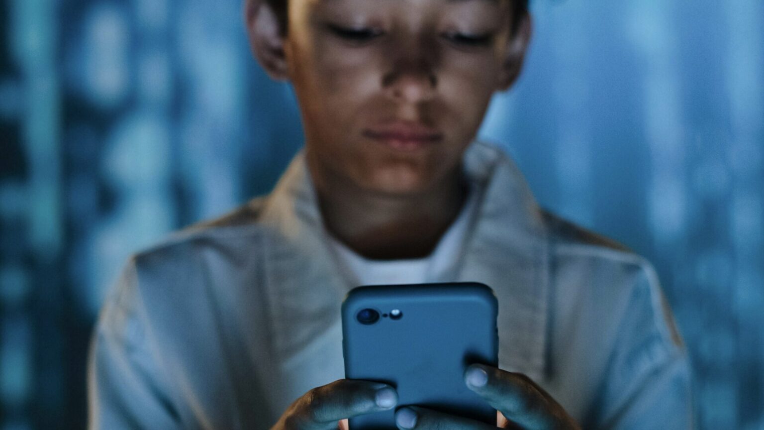 What Are 'Fake Text Generator' Apps? What Parents Need to Know