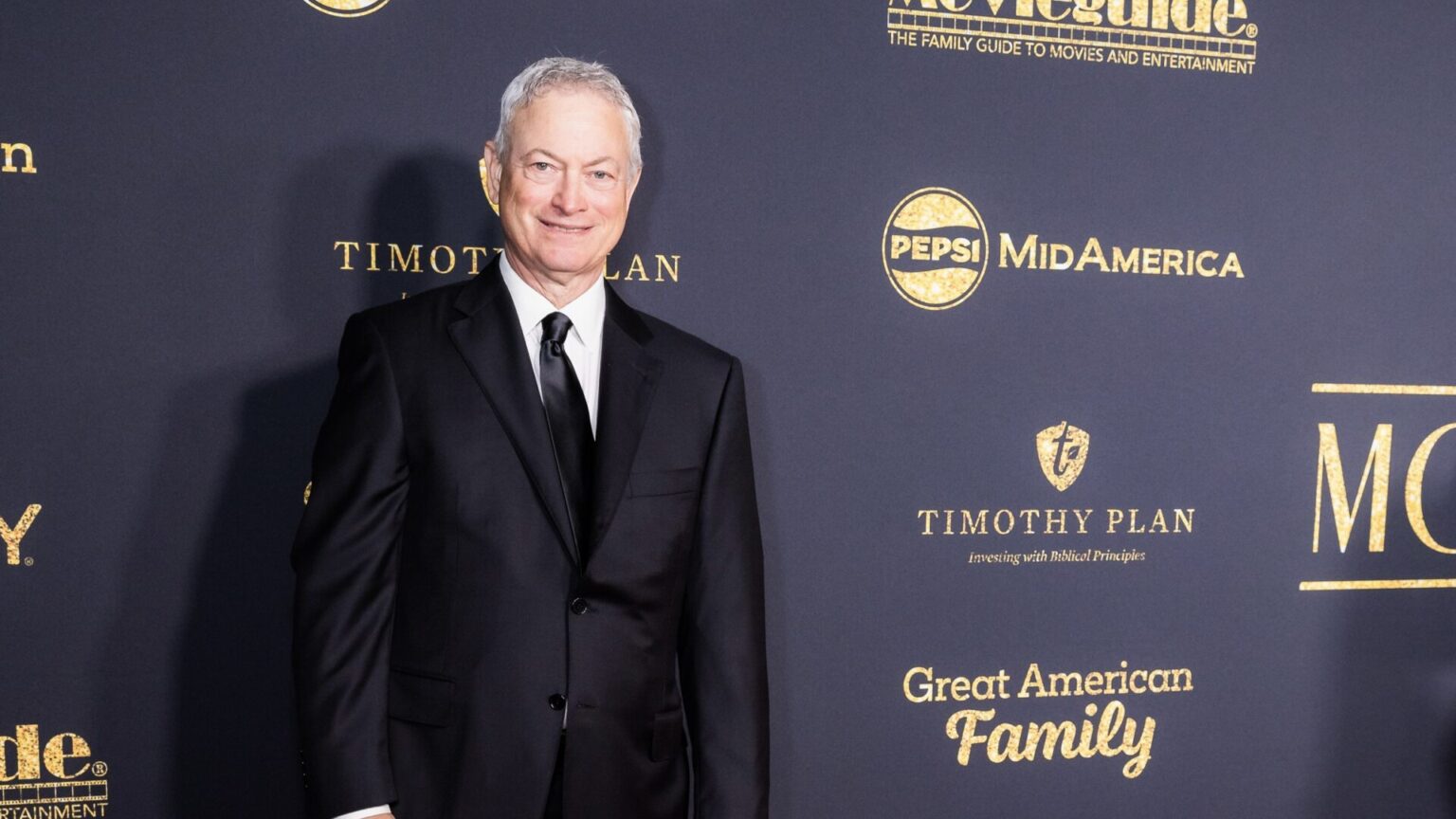 Gary Sinise 'Forever Thankful' for WWII Vets' 'Sacrifice'