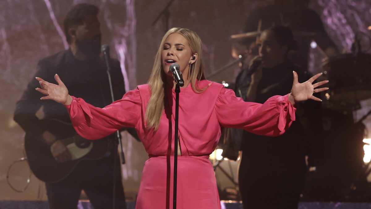 Tasha Layton Releases First Ever Live Worship Album - Movieguide | The ...
