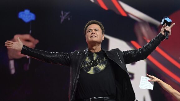 This '70s Crooner Just Got a Mini-Me for His Las Vegas Residency