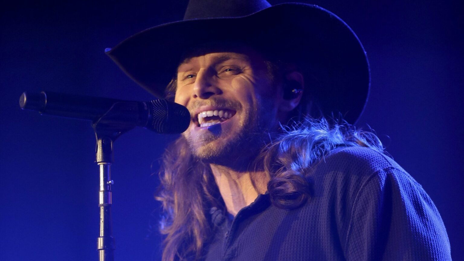 Warren Zeiders Sings 'How Great Thou Art' on Kelly Clarkson Show