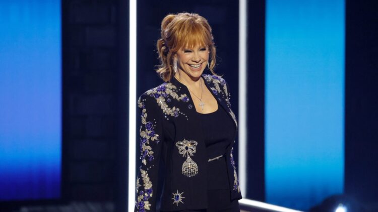 Reba McEntire Drops Behind-the-Scenes Look at HAPPY’S PLACE