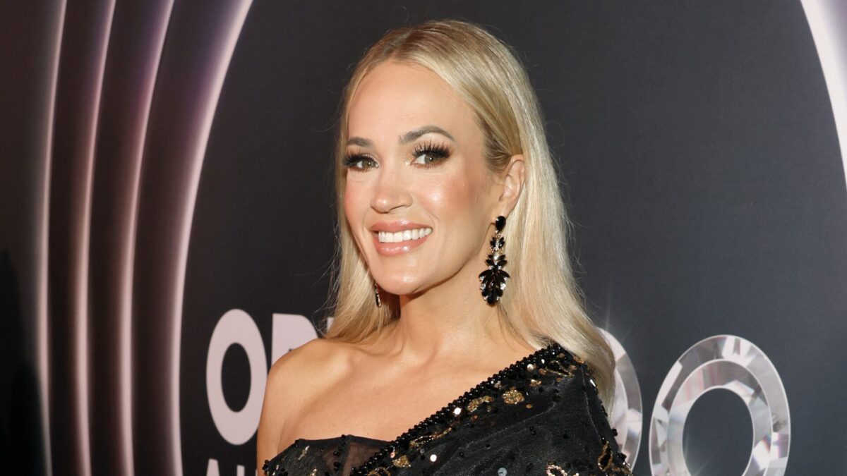 Carrie Underwood Leads Her Church in Christmas Worship - Movieguide ...