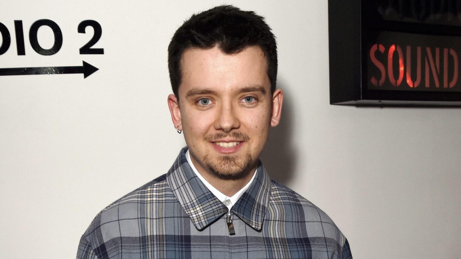 Asa Butterfield Talks Everything STITCH HEAD