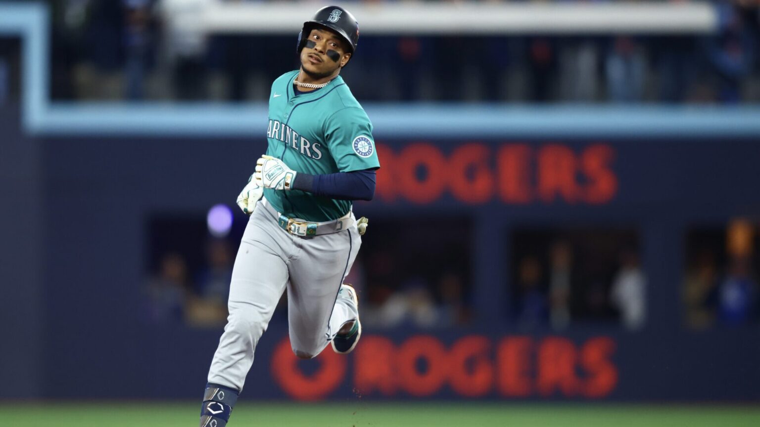 Seattle Mariners Playoff Hero Gives All the 'Glory to God'
