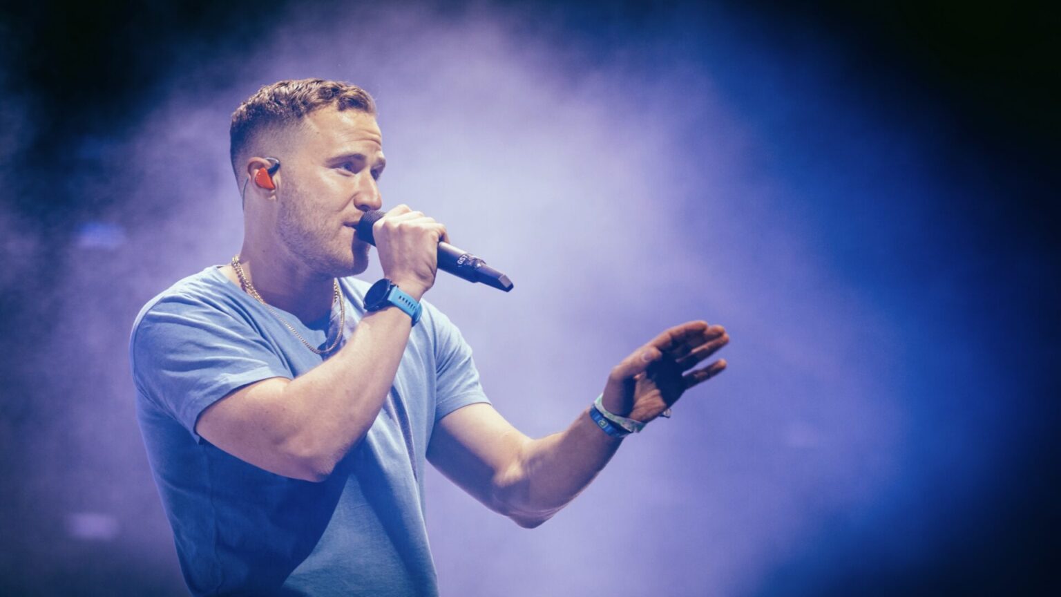Mike Posner Challenges Fans to 'Keep Going'