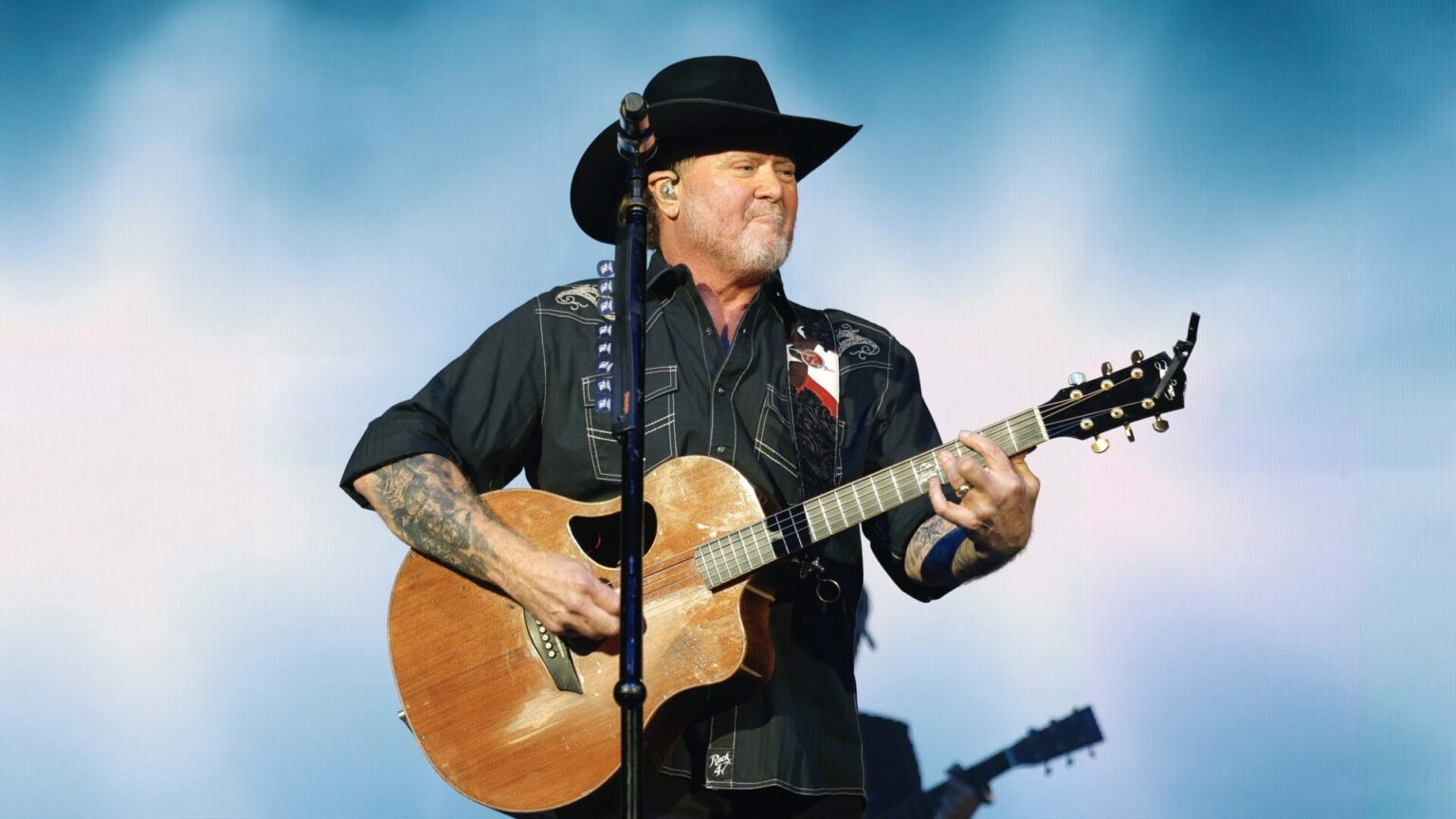 Tracy Lawrence Shares How Getting Mugged Impacted Him